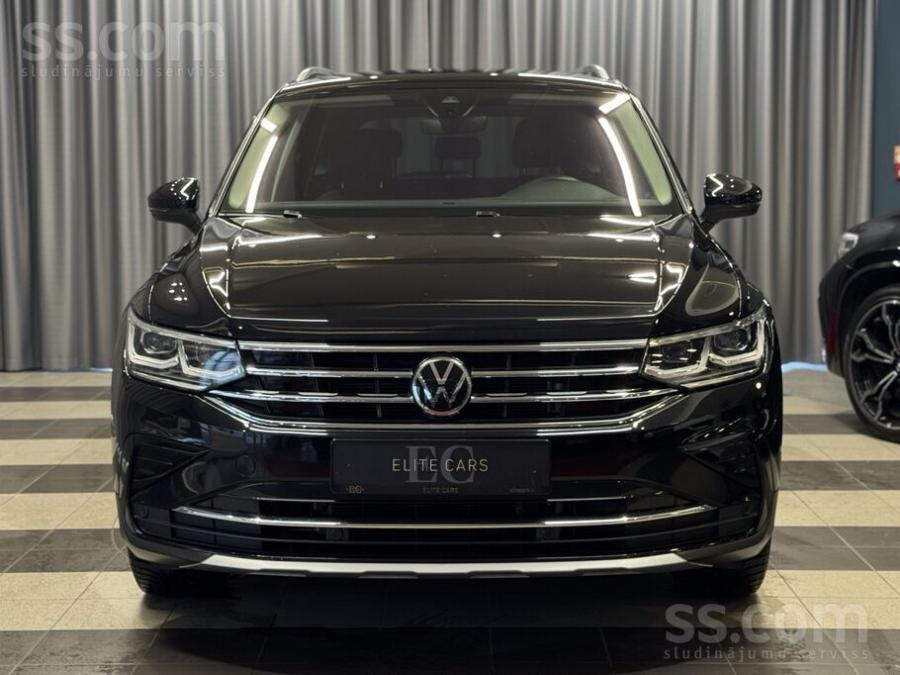 Black Volkswagen Tiguan 2021 in Riga, with an engine capacity of 2.00 L and mileage of 178 thousand km for 21490 €, photo 3 on AUTOMOTO.COM.LV