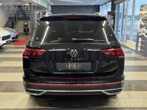 Black Volkswagen Tiguan 2021 in Riga, with an engine capacity of 2.00 L and mileage of 178 thousand km for 21490 €, photo 6 on AUTOMOTO.COM.LV
