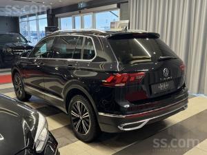 Black Volkswagen Tiguan 2021 in Riga, with an engine capacity of 2.00 L and mileage of 178 thousand km for 21490 €, photo 7 on AUTOMOTO.COM.LV