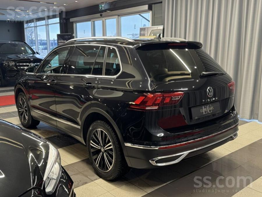 Black Volkswagen Tiguan 2021 in Riga, with an engine capacity of 2.00 L and mileage of 178 thousand km for 21490 €, photo 7 on AUTOMOTO.COM.LV