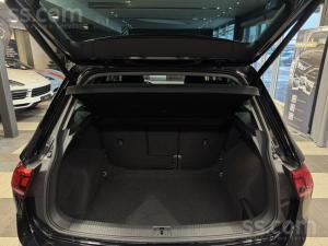 Black Volkswagen Tiguan 2021 in Riga, with an engine capacity of 2.00 L and mileage of 178 thousand km for 21490 €, photo 8 on AUTOMOTO.COM.LV