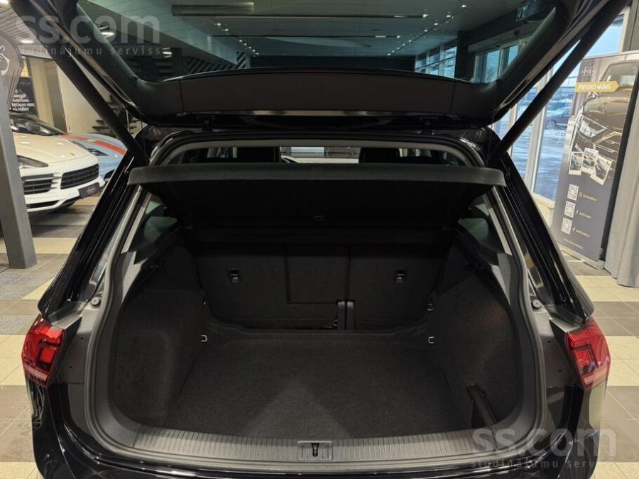 Black Volkswagen Tiguan 2021 in Riga, with an engine capacity of 2.00 L and mileage of 178 thousand km for 21490 €, photo 8 on AUTOMOTO.COM.LV