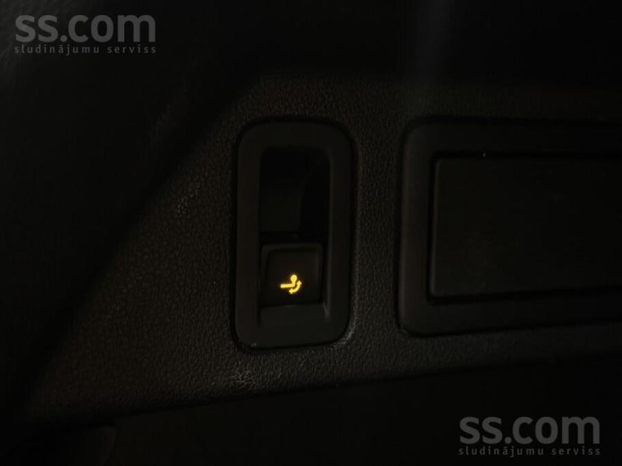 Black Volkswagen Tiguan 2021 in Riga, with an engine capacity of 2.00 L and mileage of 178 thousand km for 21490 €, photo 10 on AUTOMOTO.COM.LV