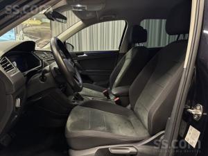Black Volkswagen Tiguan 2021 in Riga, with an engine capacity of 2.00 L and mileage of 178 thousand km for 21490 €, photo 13 on AUTOMOTO.COM.LV