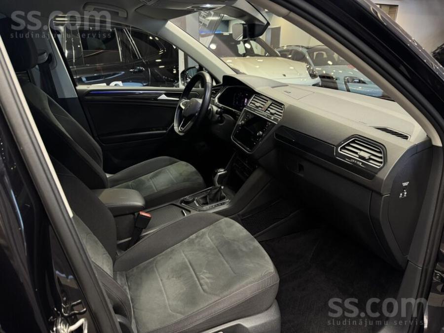 Black Volkswagen Tiguan 2021 in Riga, with an engine capacity of 2.00 L and mileage of 178 thousand km for 21490 €, photo 14 on AUTOMOTO.COM.LV