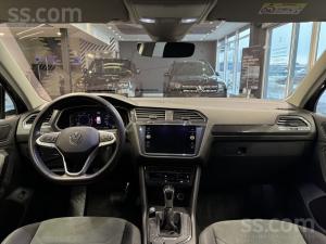 Black Volkswagen Tiguan 2021 in Riga, with an engine capacity of 2.00 L and mileage of 178 thousand km for 21490 €, photo 16 on AUTOMOTO.COM.LV
