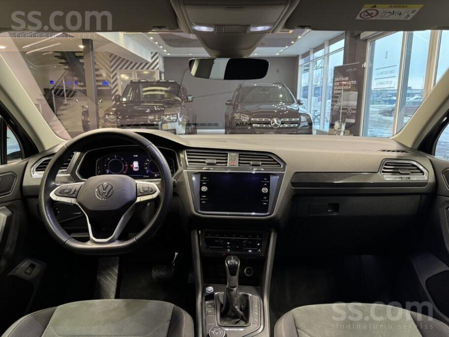 Black Volkswagen Tiguan 2021 in Riga, with an engine capacity of 2.00 L and mileage of 178 thousand km for 21490 €, photo 16 on AUTOMOTO.COM.LV