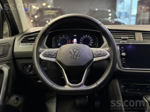 Black Volkswagen Tiguan 2021 in Riga, with an engine capacity of 2.00 L and mileage of 178 thousand km for 21490 €, photo 17 on AUTOMOTO.COM.LV