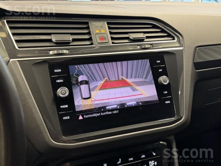 Black Volkswagen Tiguan 2021 in Riga, with an engine capacity of 2.00 L and mileage of 178 thousand km for 21490 €, photo 20 on AUTOMOTO.COM.LV