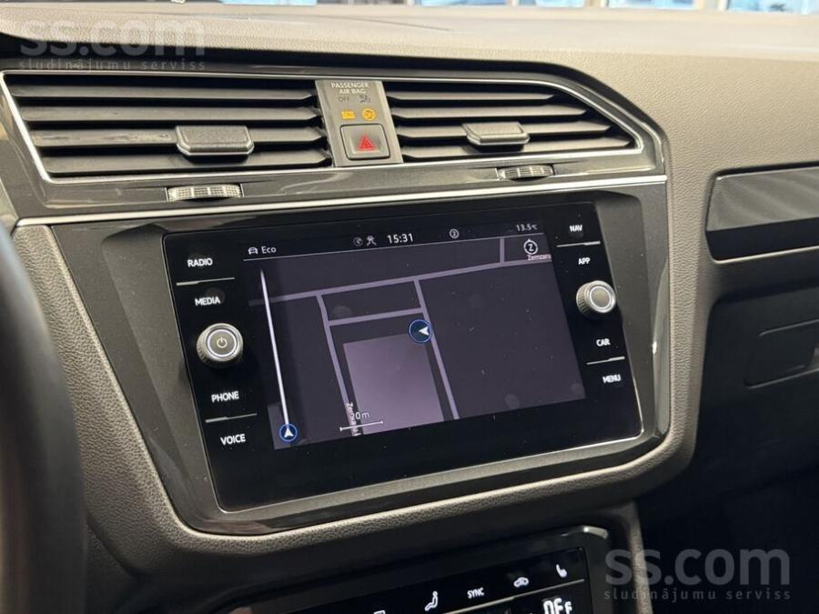 Black Volkswagen Tiguan 2021 in Riga, with an engine capacity of 2.00 L and mileage of 178 thousand km for 21490 €, photo 21 on AUTOMOTO.COM.LV
