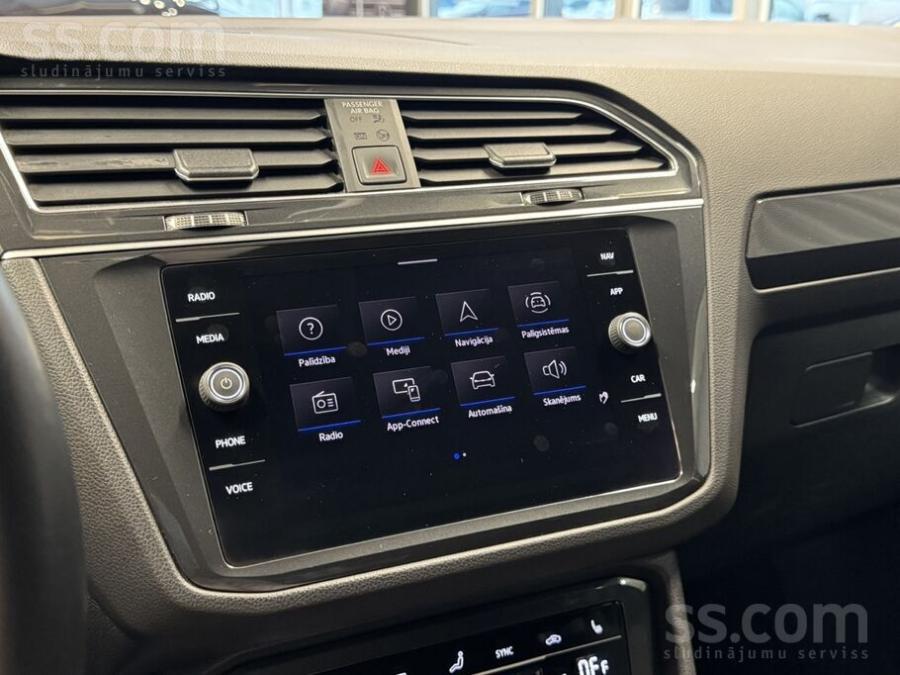Black Volkswagen Tiguan 2021 in Riga, with an engine capacity of 2.00 L and mileage of 178 thousand km for 21490 €, photo 22 on AUTOMOTO.COM.LV