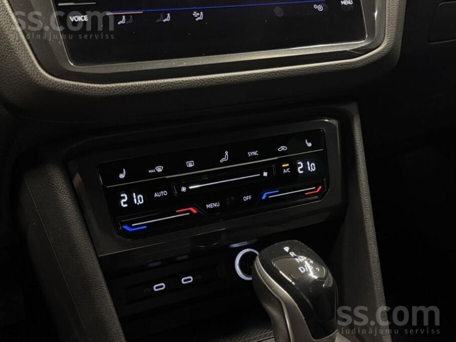 Black Volkswagen Tiguan 2021 in Riga, with an engine capacity of 2.00 L and mileage of 178 thousand km for 21490 €, photo 25 on AUTOMOTO.COM.LV