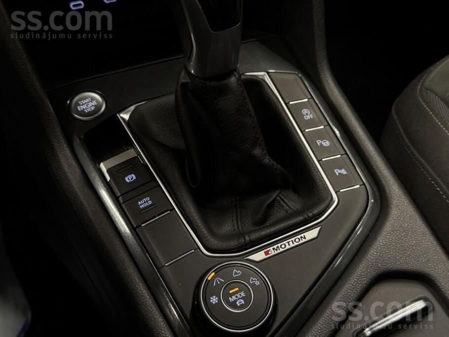 Black Volkswagen Tiguan 2021 in Riga, with an engine capacity of 2.00 L and mileage of 178 thousand km for 21490 €, photo 26 on AUTOMOTO.COM.LV