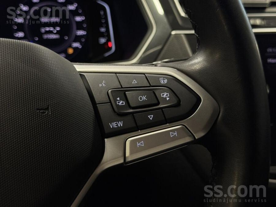 Black Volkswagen Tiguan 2021 in Riga, with an engine capacity of 2.00 L and mileage of 178 thousand km for 21490 €, photo 28 on AUTOMOTO.COM.LV