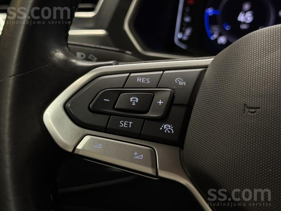 Black Volkswagen Tiguan 2021 in Riga, with an engine capacity of 2.00 L and mileage of 178 thousand km for 21490 €, photo 29 on AUTOMOTO.COM.LV