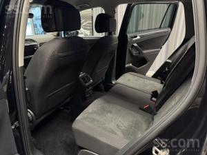 Black Volkswagen Tiguan 2021 in Riga, with an engine capacity of 2.00 L and mileage of 178 thousand km for 21490 €, photo 31 on AUTOMOTO.COM.LV