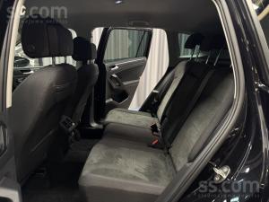 Black Volkswagen Tiguan 2021 in Riga, with an engine capacity of 2.00 L and mileage of 178 thousand km for 21490 €, photo 32 on AUTOMOTO.COM.LV