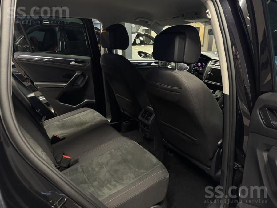Black Volkswagen Tiguan 2021 in Riga, with an engine capacity of 2.00 L and mileage of 178 thousand km for 21490 €, photo 33 on AUTOMOTO.COM.LV