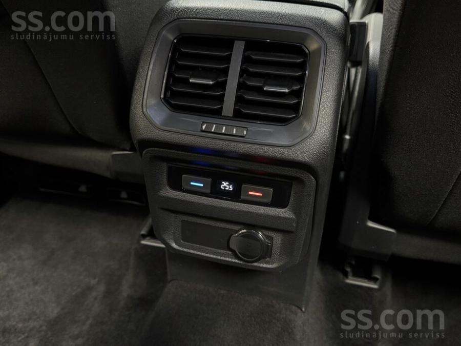 Black Volkswagen Tiguan 2021 in Riga, with an engine capacity of 2.00 L and mileage of 178 thousand km for 21490 €, photo 35 on AUTOMOTO.COM.LV