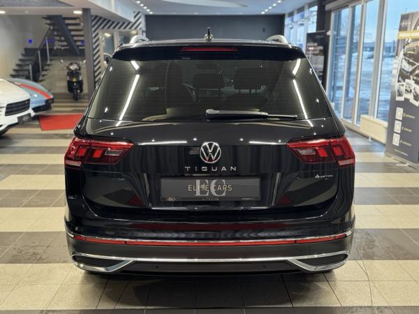 Black Volkswagen Tiguan 2021 in Riga, with an engine capacity of 2.00 L and mileage of 178 thousand km for 21490 €, photo 4 on AUTOMOTO.COM.LV