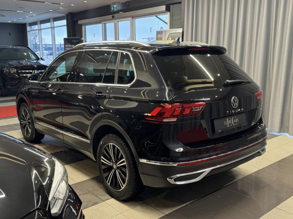 Black Volkswagen Tiguan 2021 in Riga, with an engine capacity of 2.00 L and mileage of 178 thousand km for 21490 €, photo 5 on AUTOMOTO.COM.LV