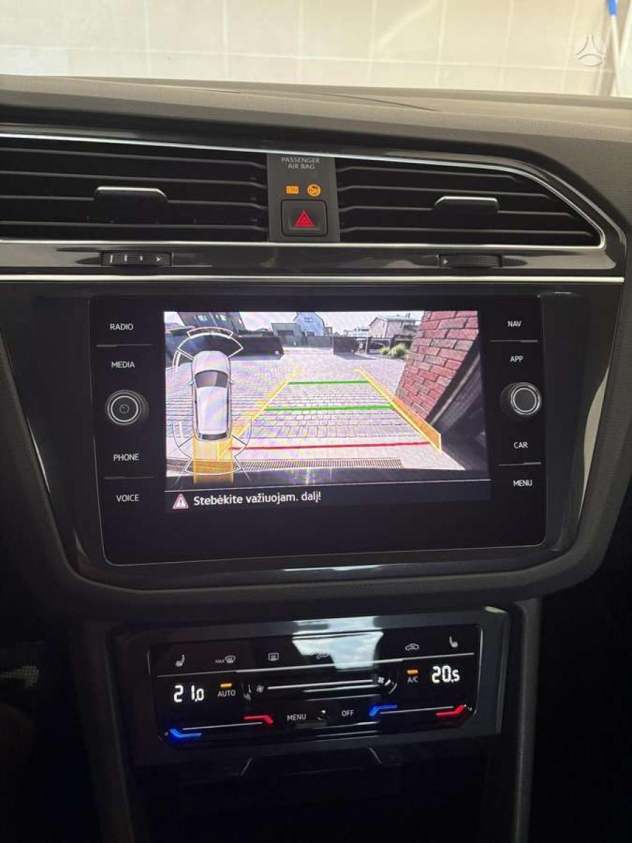 Melns Volkswagen Tiguan 2021 Kauņa, ar dzinēja tilpumu 1.50 L un nobraukumu 124 tūkst. km par 23500 €, foto 24 vietnē AUTOMOTO.COM.LV