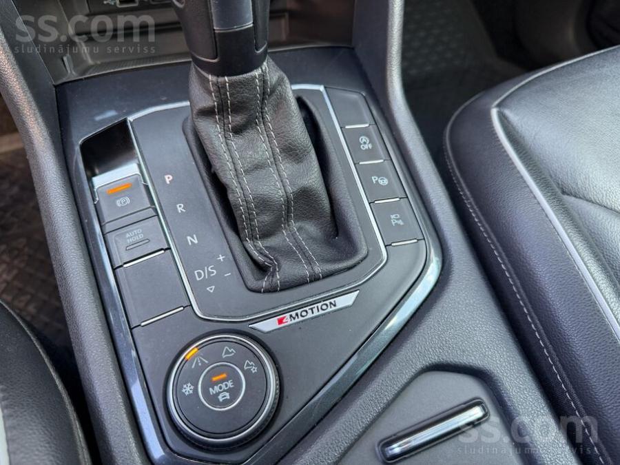 Melns Volkswagen Tiguan 2021 Rīga, ar dzinēja tilpumu 2.00 L un nobraukumu 175 tūkst. km par 22000 €, foto 7 vietnē AUTOMOTO.COM.LV