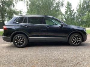 Black Volkswagen Tiguan 2021 in Alytus, with an engine capacity of 1.98 L and mileage of 130 thousand km for 17900 €, photo  on AUTOMOTO.COM.LV