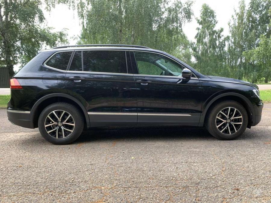 Black Volkswagen Tiguan 2021 in Alytus, with an engine capacity of 1.98 L and mileage of 130 thousand km for 17900 €, photo 1 on AUTOMOTO.COM.LV