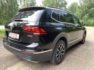 Black Volkswagen Tiguan 2021 in Alytus, with an engine capacity of 1.98 L and mileage of 130 thousand km for 17900 €, photo 3 on AUTOMOTO.COM.LV
