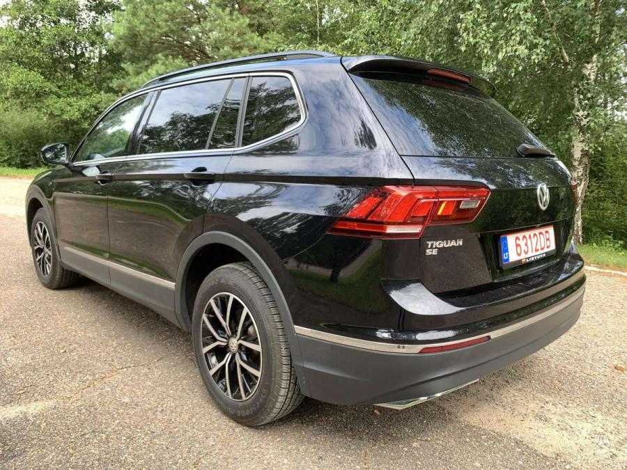 Black Volkswagen Tiguan 2021 in Alytus, with an engine capacity of 1.98 L and mileage of 130 thousand km for 17900 €, photo 5 on AUTOMOTO.COM.LV
