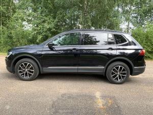Black Volkswagen Tiguan 2021 in Alytus, with an engine capacity of 1.98 L and mileage of 130 thousand km for 17900 €, photo 7 on AUTOMOTO.COM.LV
