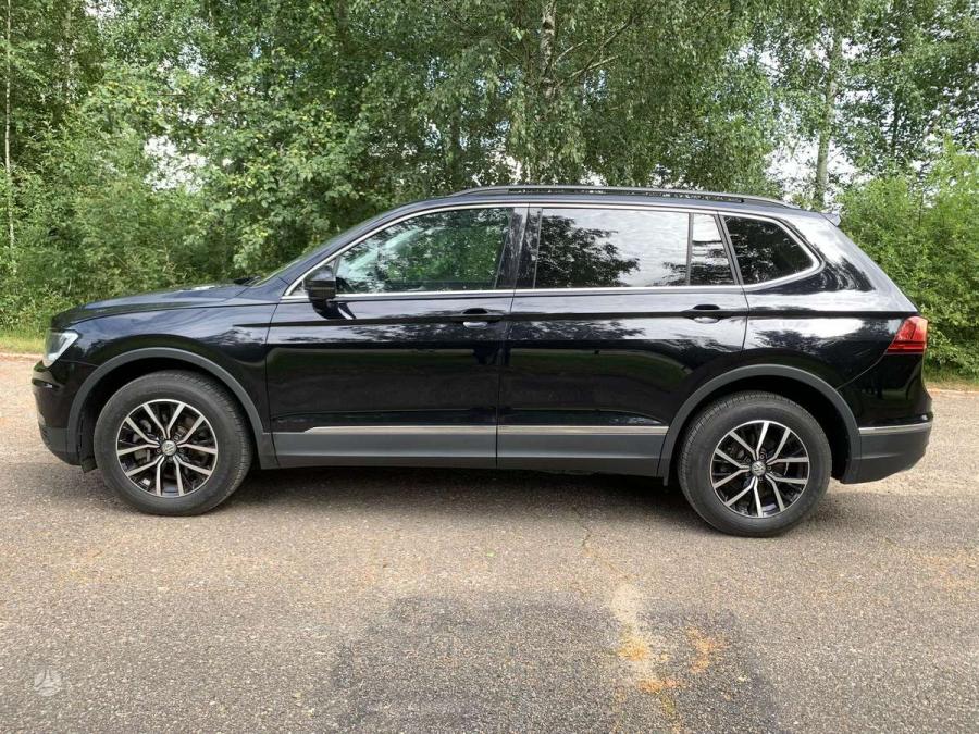 Black Volkswagen Tiguan 2021 in Alytus, with an engine capacity of 1.98 L and mileage of 130 thousand km for 17900 €, photo 7 on AUTOMOTO.COM.LV