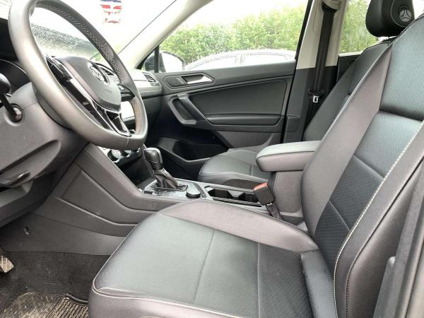 Melns Volkswagen Tiguan 2021 Alīta, ar dzinēja tilpumu 1.98 L un nobraukumu 130 tūkst. km par 17900 €, foto 7 vietnē AUTOMOTO.COM.LV
