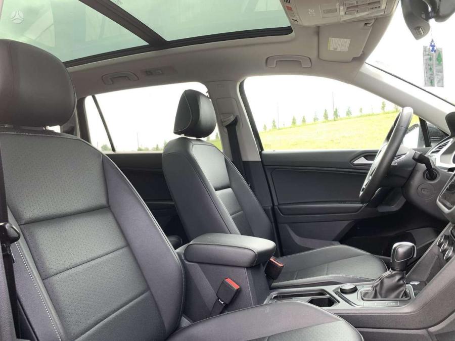 Black Volkswagen Tiguan 2021 in Alytus, with an engine capacity of 1.98 L and mileage of 130 thousand km for 17900 €, photo 9 on AUTOMOTO.COM.LV