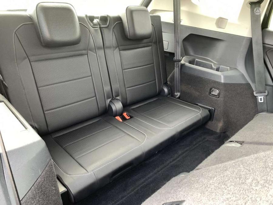 Black Volkswagen Tiguan 2021 in Alytus, with an engine capacity of 1.98 L and mileage of 130 thousand km for 17900 €, photo 12 on AUTOMOTO.COM.LV