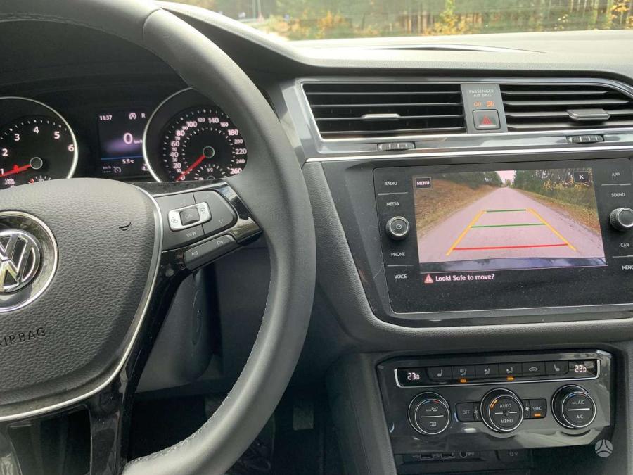 Black Volkswagen Tiguan 2021 in Alytus, with an engine capacity of 1.98 L and mileage of 130 thousand km for 17900 €, photo 13 on AUTOMOTO.COM.LV