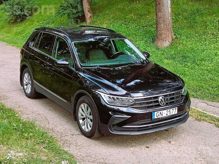 Черный Фольксваген Тигуан 2021 в Рига, объемом двигателя 1.50 л и пробегом 69 тыс. км за 22900 €, фото 1 на AUTOMOTO.COM.LV