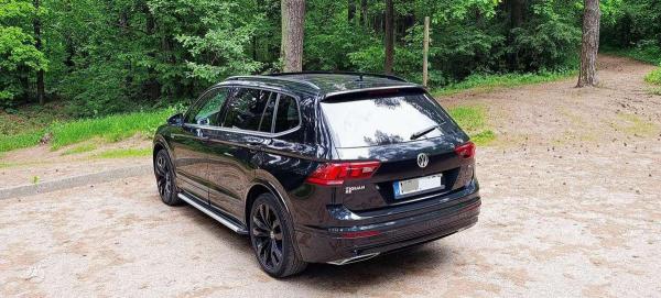 Black Volkswagen Tiguan 2021 in Kaunas, with an engine capacity of 1.98 L and mileage of 34 thousand km for 24200 €, photo 7 on AUTOMOTO.COM.LV