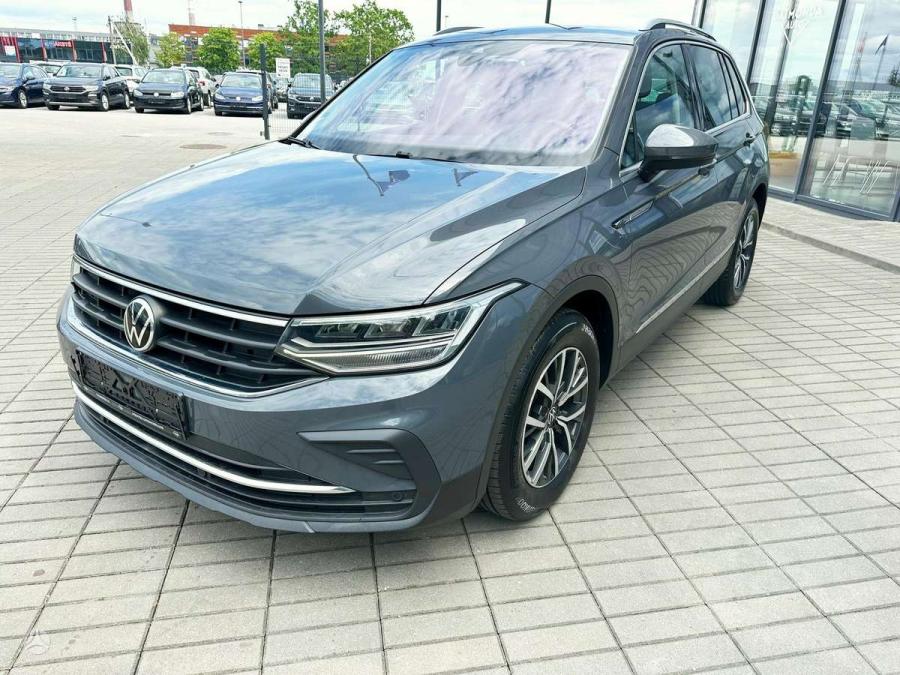 Черный Фольксваген Тигуан 2021 в Каунас, объемом двигателя 1.97 л и пробегом 213 тыс. км за 18500 €, фото 1 на AUTOMOTO.COM.LV
