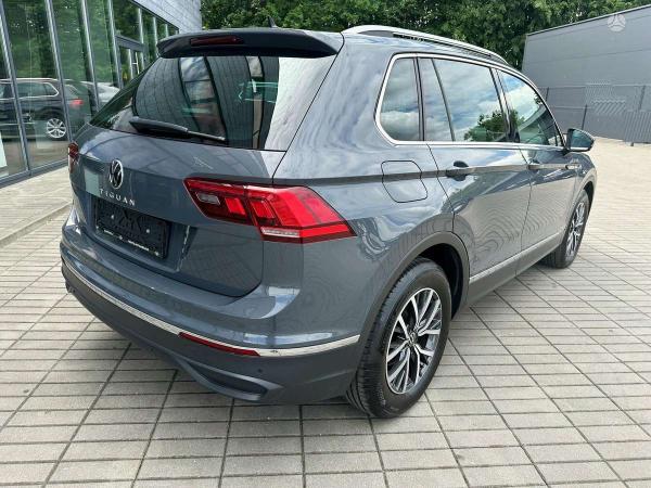 Black Volkswagen Tiguan 2021 in Kaunas, with an engine capacity of 1.97 L and mileage of 213 thousand km for 18500 €, photo 3 on AUTOMOTO.COM.LV