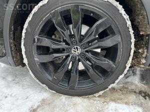 Melns Volkswagen Tiguan 2021 Rīga, ar dzinēja tilpumu 2.00 L un nobraukumu 100 tūkst. km par 32300 €, foto 3 vietnē AUTOMOTO.COM.LV