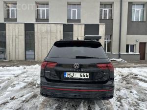 Melns Volkswagen Tiguan 2021 Rīga, ar dzinēja tilpumu 2.00 L un nobraukumu 100 tūkst. km par 32300 €, foto 7 vietnē AUTOMOTO.COM.LV