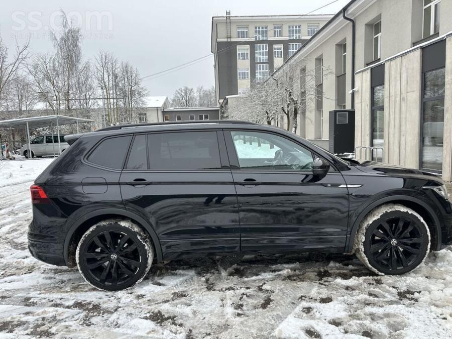 Melns Volkswagen Tiguan 2021 Rīga, ar dzinēja tilpumu 2.00 L un nobraukumu 100 tūkst. km par 32300 €, foto 8 vietnē AUTOMOTO.COM.LV