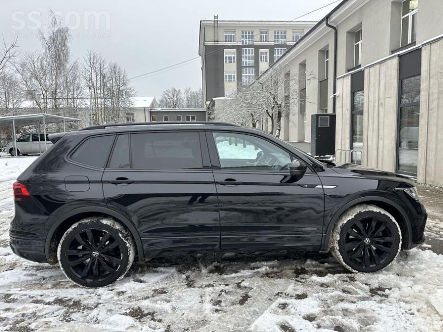 Melns Volkswagen Tiguan 2021 Rīga, ar dzinēja tilpumu 2.00 L un nobraukumu 100 tūkst. km par 32300 €, foto 9 vietnē AUTOMOTO.COM.LV