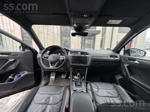 Melns Volkswagen Tiguan 2021 Rīga, ar dzinēja tilpumu 2.00 L un nobraukumu 100 tūkst. km par 32300 €, foto 13 vietnē AUTOMOTO.COM.LV