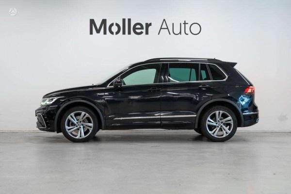 Melns Volkswagen Tiguan 2021 Viļņa, ar dzinēja tilpumu 2.00 L un nobraukumu 133 tūkst. km par 27000 €, foto 2 vietnē AUTOMOTO.COM.LV