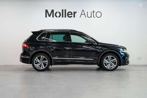Melns Volkswagen Tiguan 2021 Viļņa, ar dzinēja tilpumu 2.00 L un nobraukumu 133 tūkst. km par 27000 €, foto 4 vietnē AUTOMOTO.COM.LV