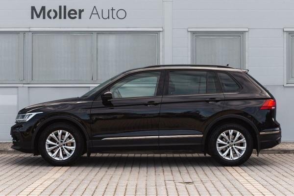 Melns Volkswagen Tiguan 2021 Ventspils, ar dzinēja tilpumu 1.50 L un nobraukumu 69 tūkst. km par 23900 €, foto 2 vietnē AUTOMOTO.COM.LV