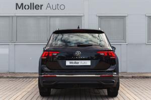 Black Volkswagen Tiguan 2021 in Ventspils, with an engine capacity of 1.50 L and mileage of 69 thousand km for 23900 €, photo 5 on AUTOMOTO.COM.LV
